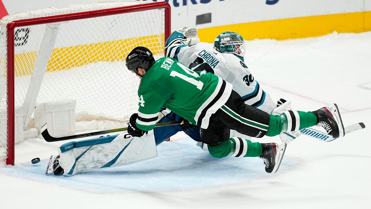 Benn scores shootout winner as Stars edge Sharks 3-2