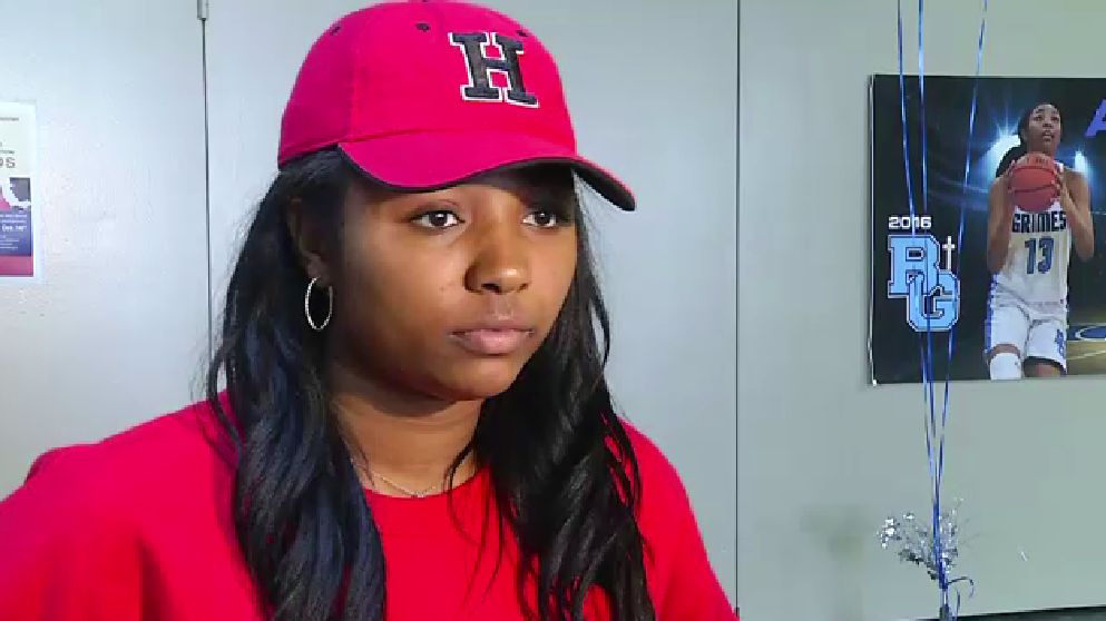 Wade signs with the Hartford Hawks