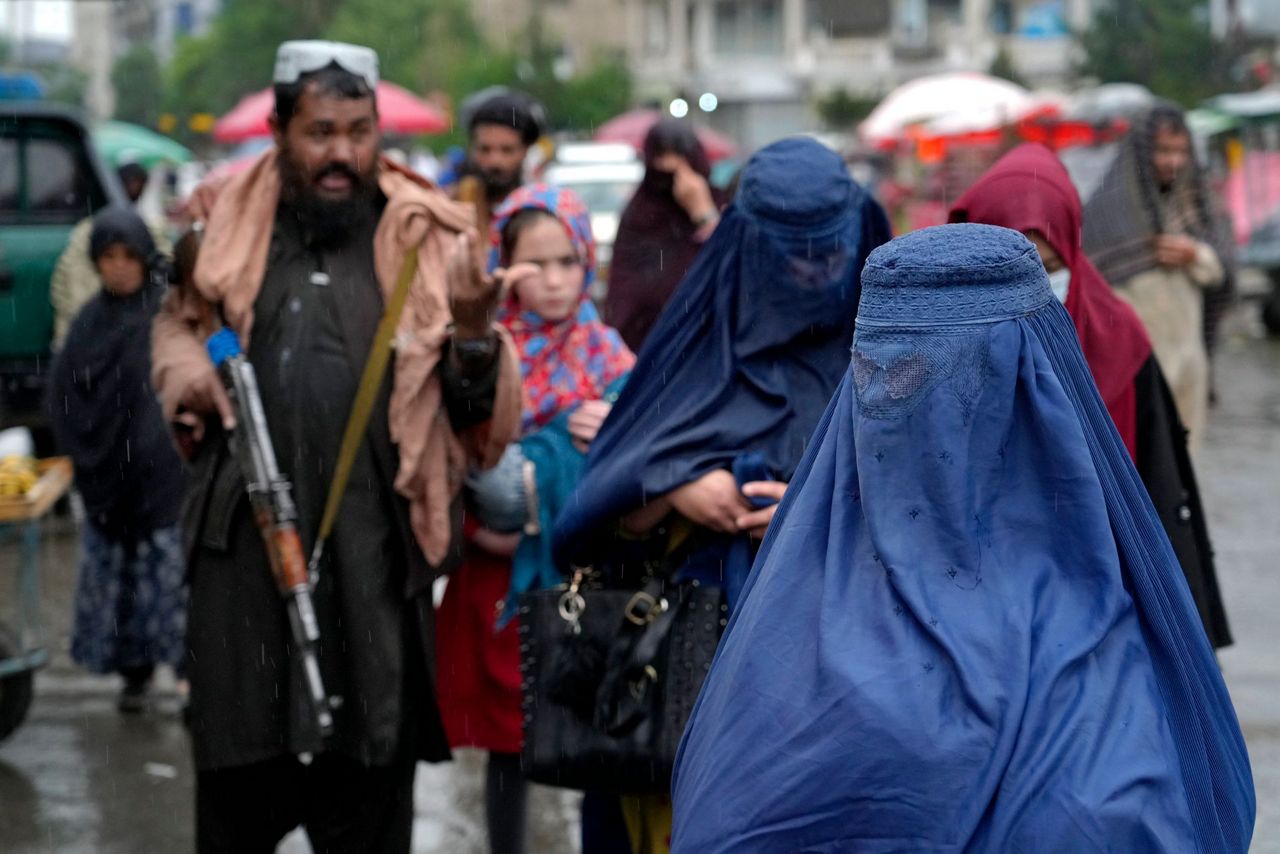 Afghanistans Taliban Order Women To Wear Burqa In Public