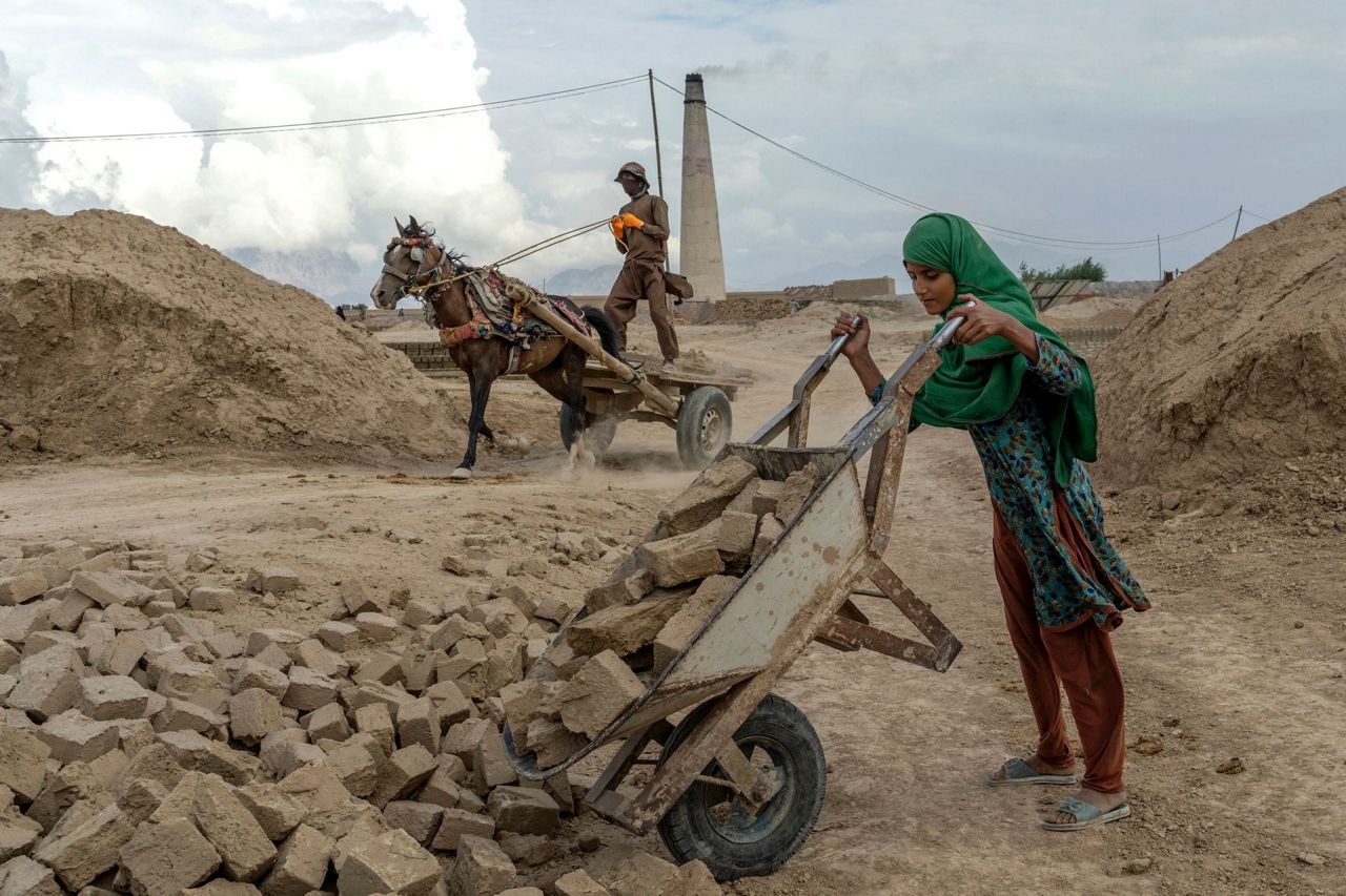 AP PHOTOS: Backbreaking work for kids in Afghan brick kilns