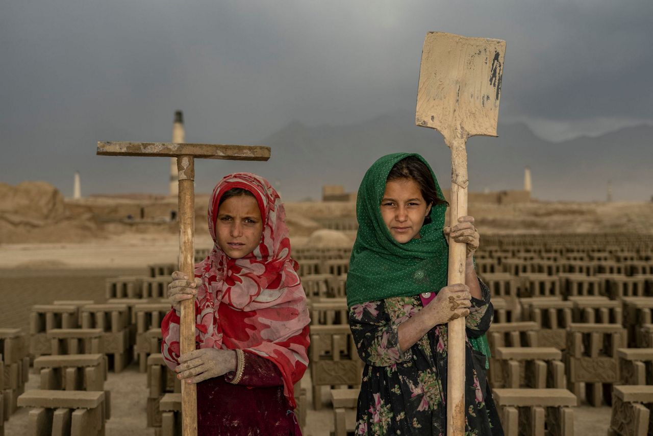 AP PHOTOS: Backbreaking work for kids in Afghan brick kilns