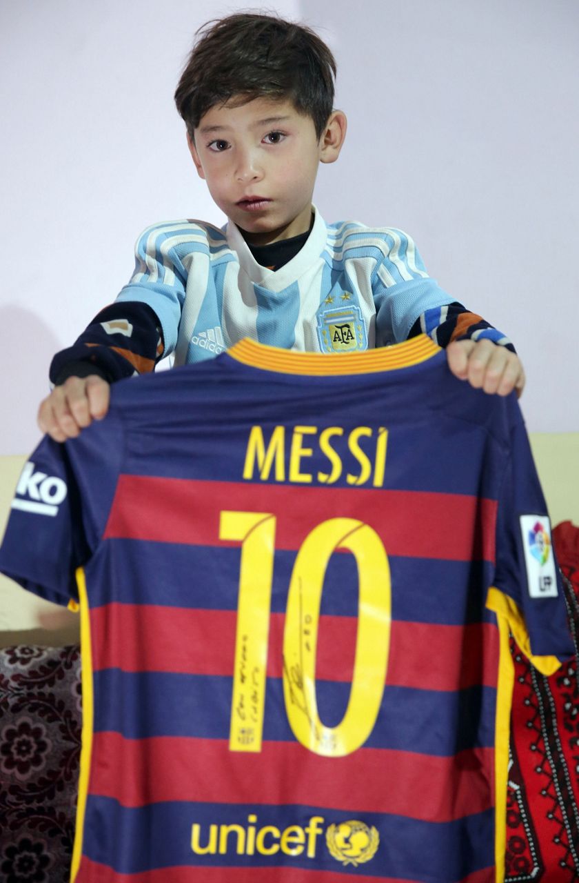 Young Afghan Messi fan threatened by criminals, Taliban