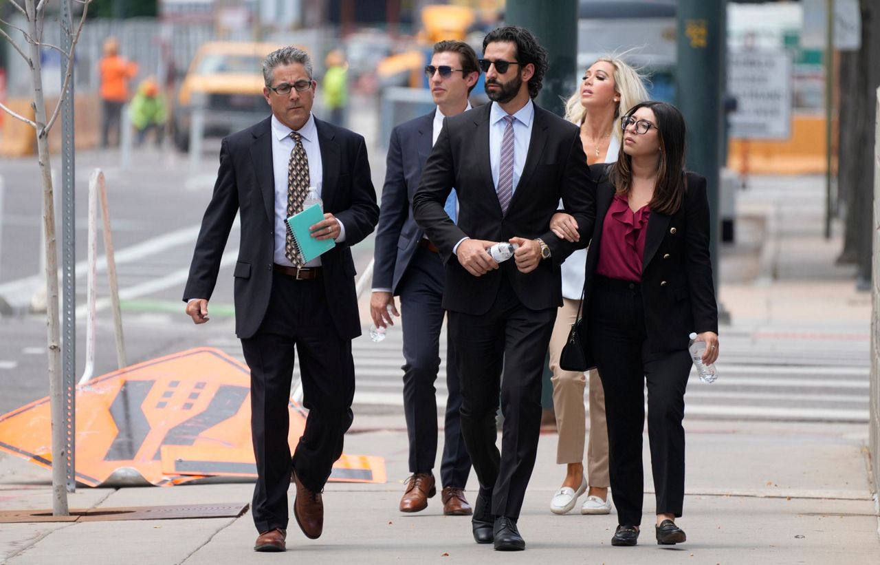 Federal prosecutor: Dentist confessed to wife's safari death