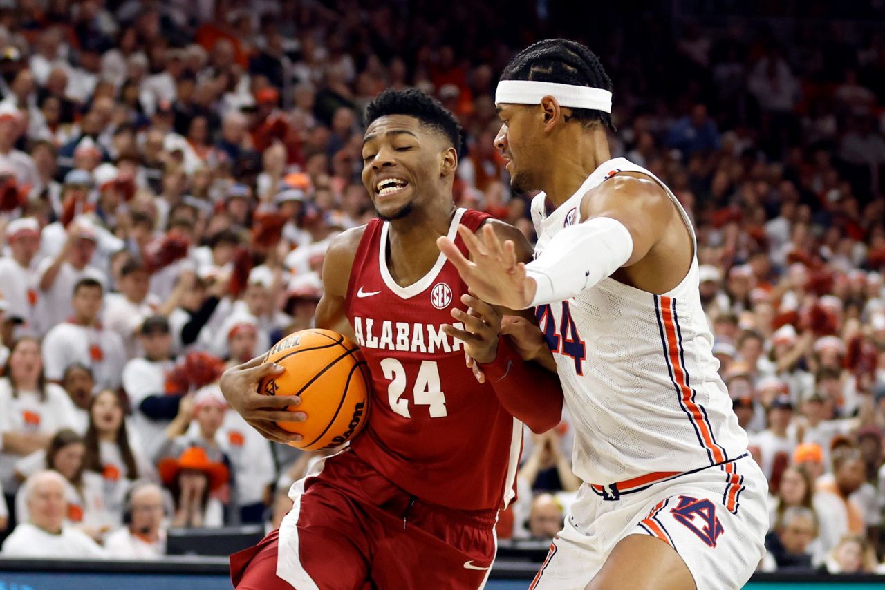 Griffen, Sears lift No. 3 Alabama over rival Auburn 77-69