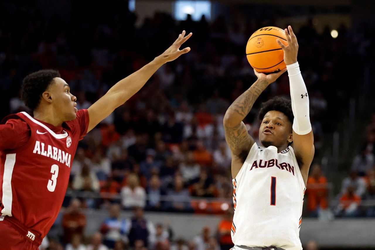 Griffen, Sears lift No. 3 Alabama over rival Auburn 77-69