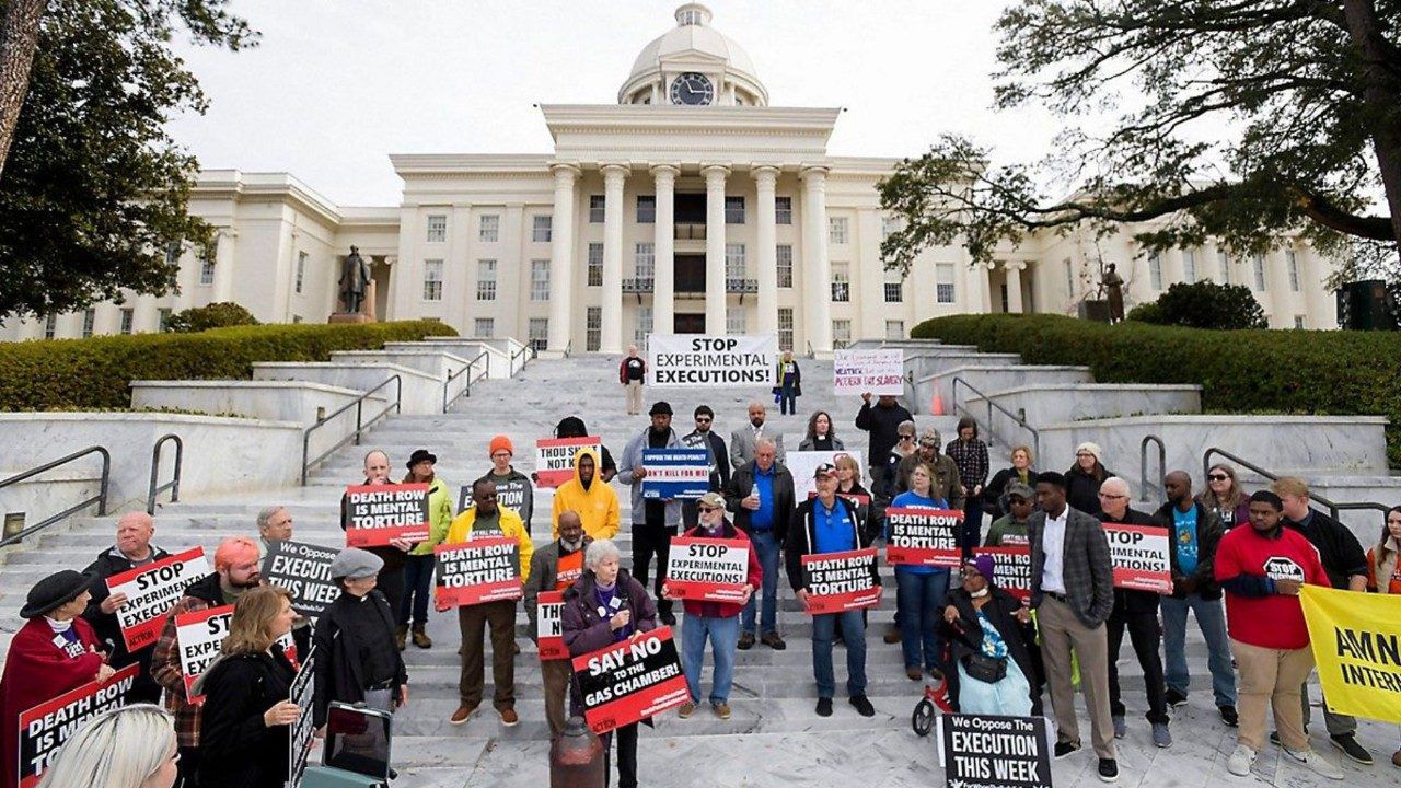 Alabama executes a man with nitrogen gas
