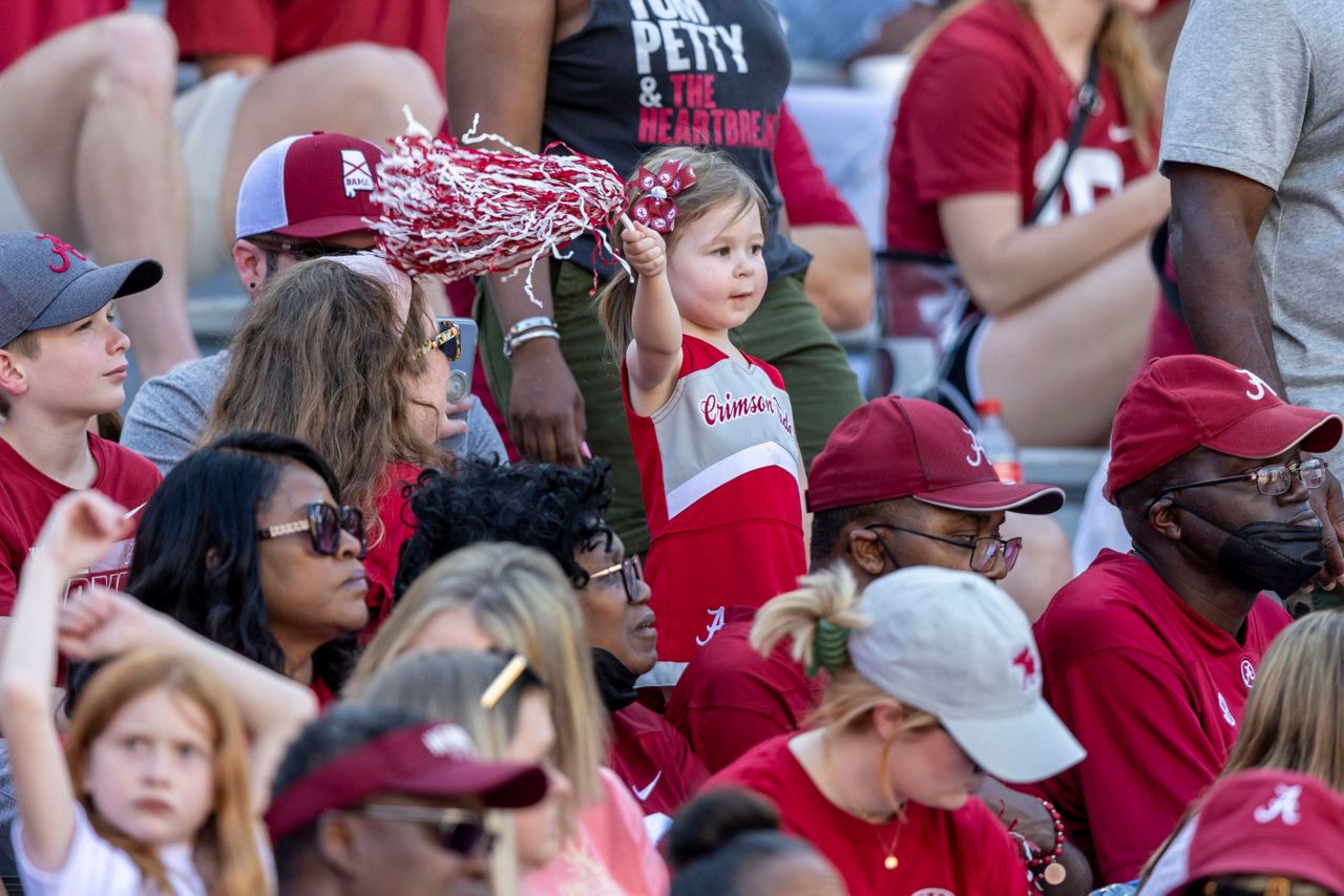 Kalen DeBoer makes unofficial Alabama coaching debut before big crowd ...