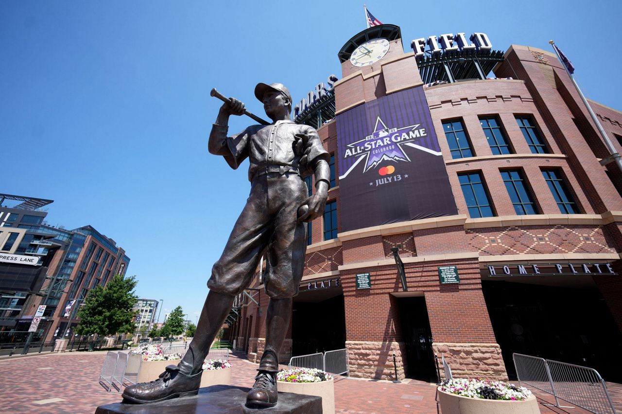 For MLB All-Star Game, right/left divide goes beyond field