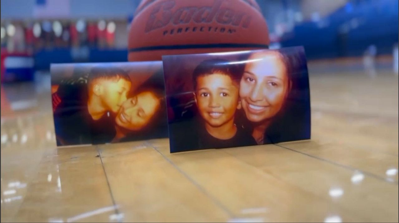 Allen basketball player honors his mother every game