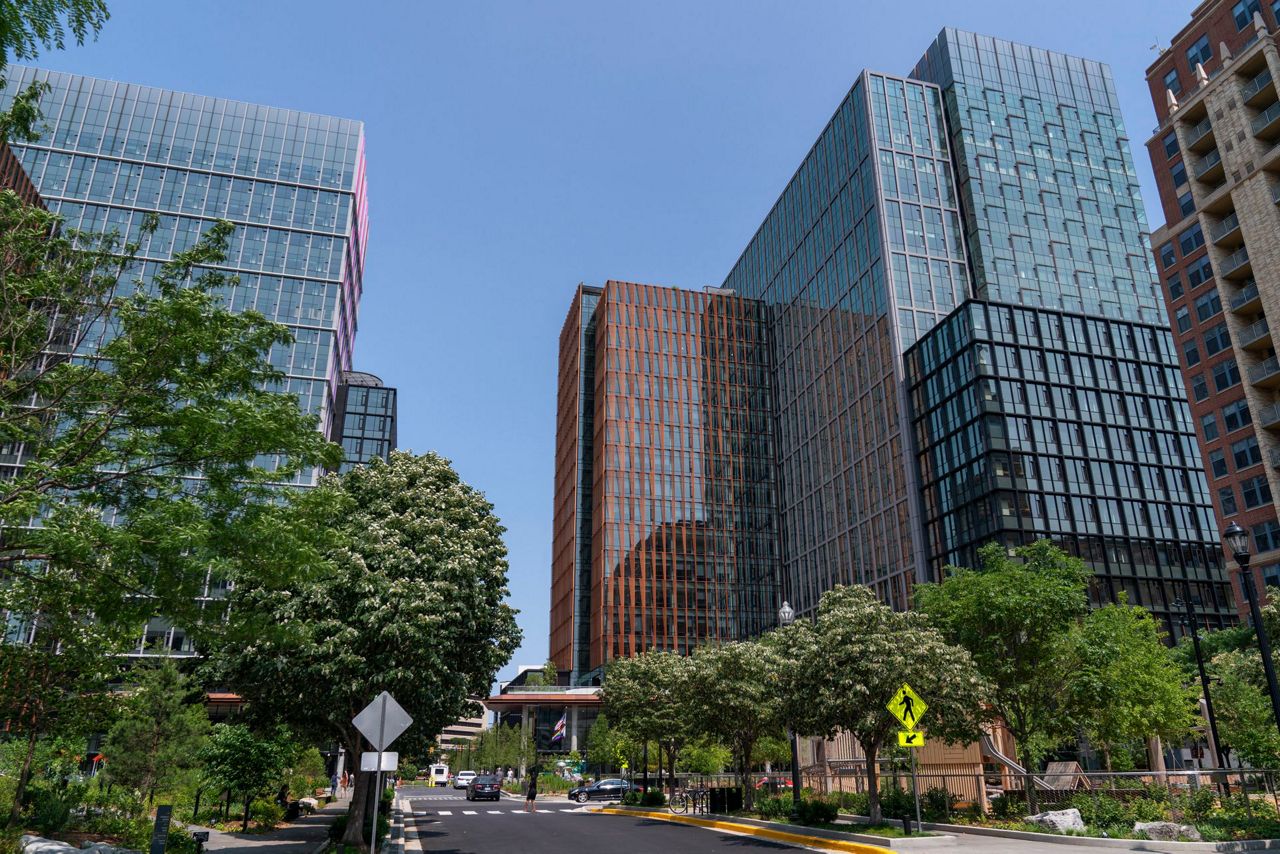 Amazon debuts its headquarters complex in Virginia as it brings workers ...