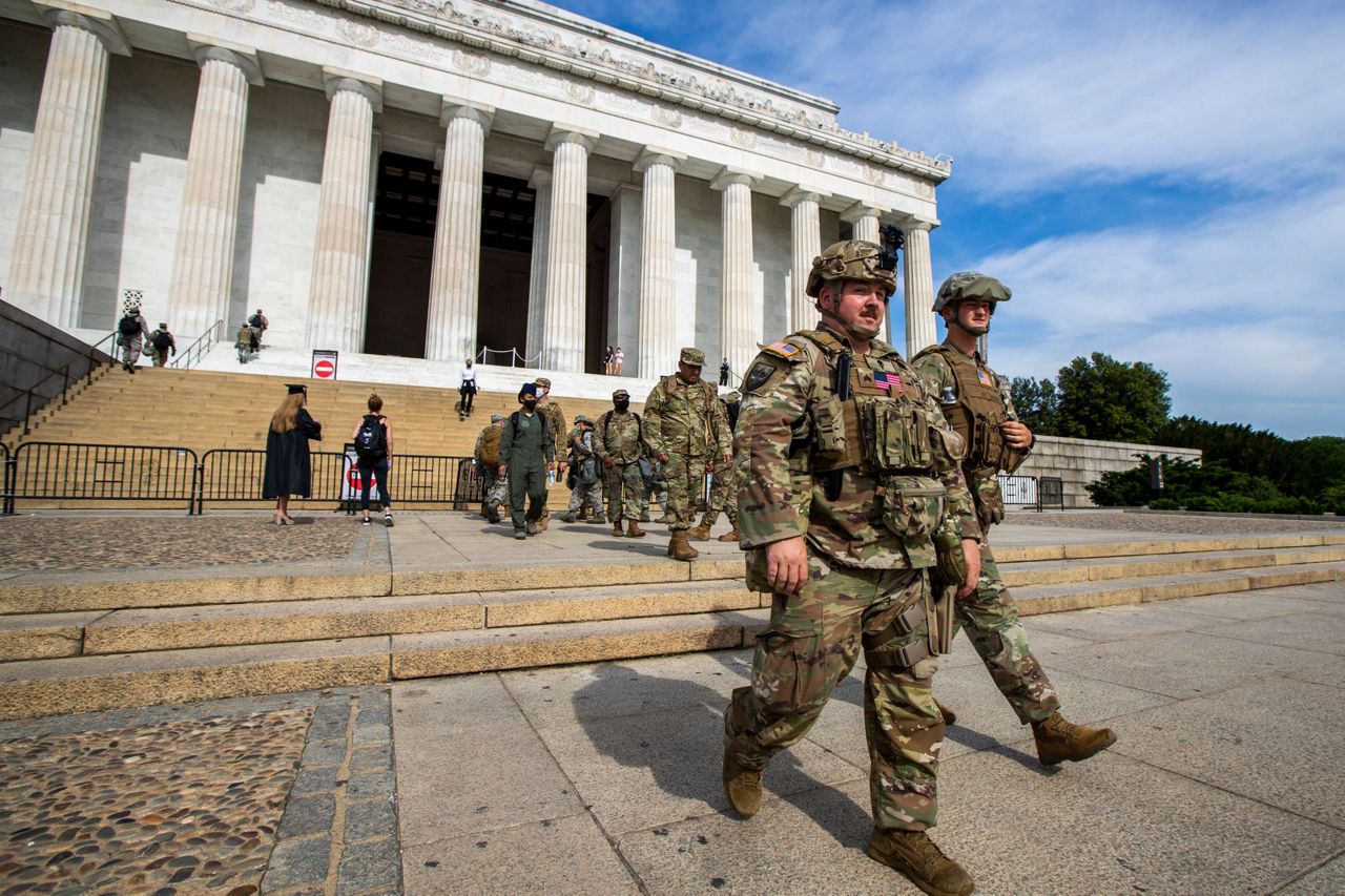 Active-duty troops deployed to DC region start to leave