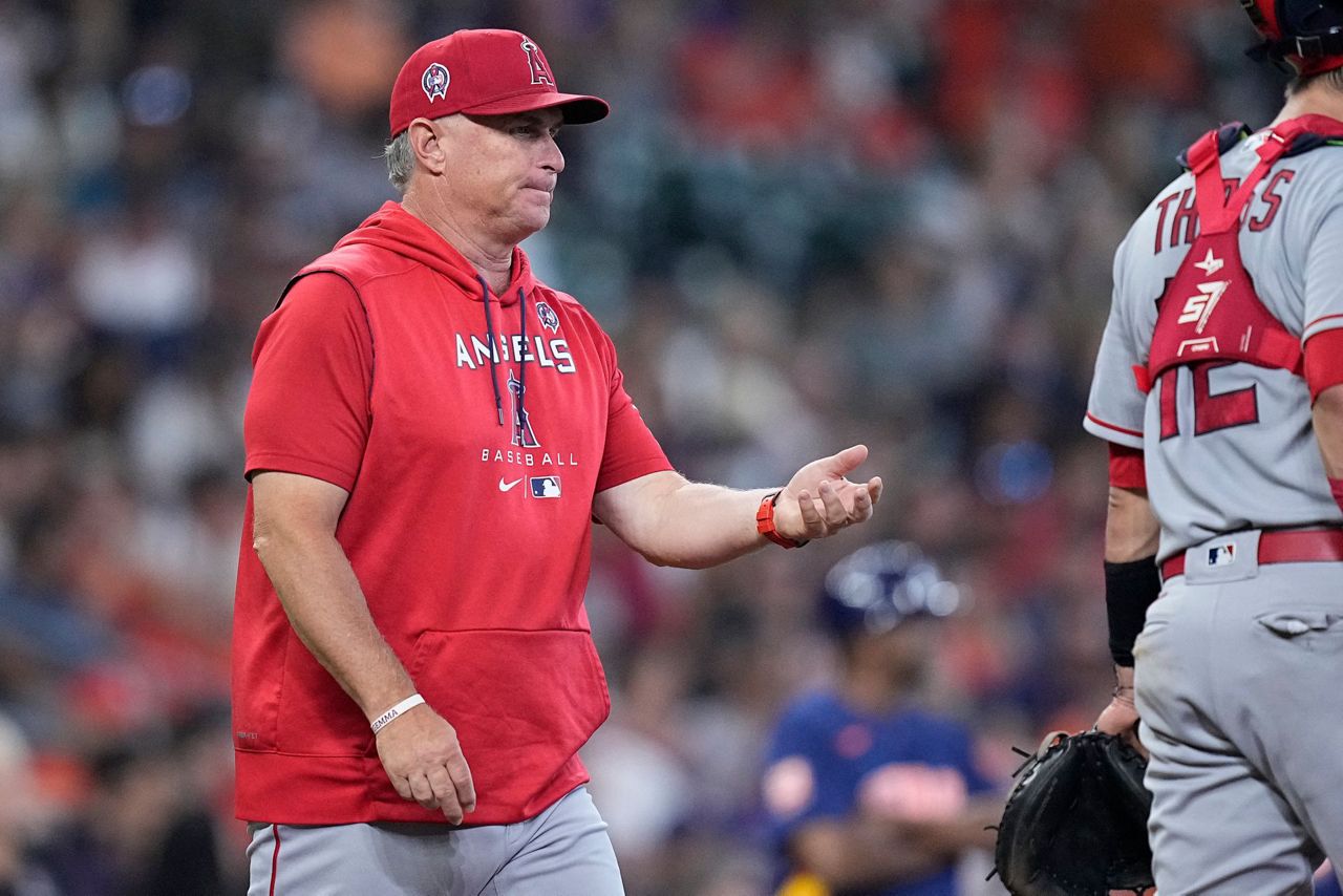 Angels keep Phil Nevin as manager for 2023 on 1-year deal