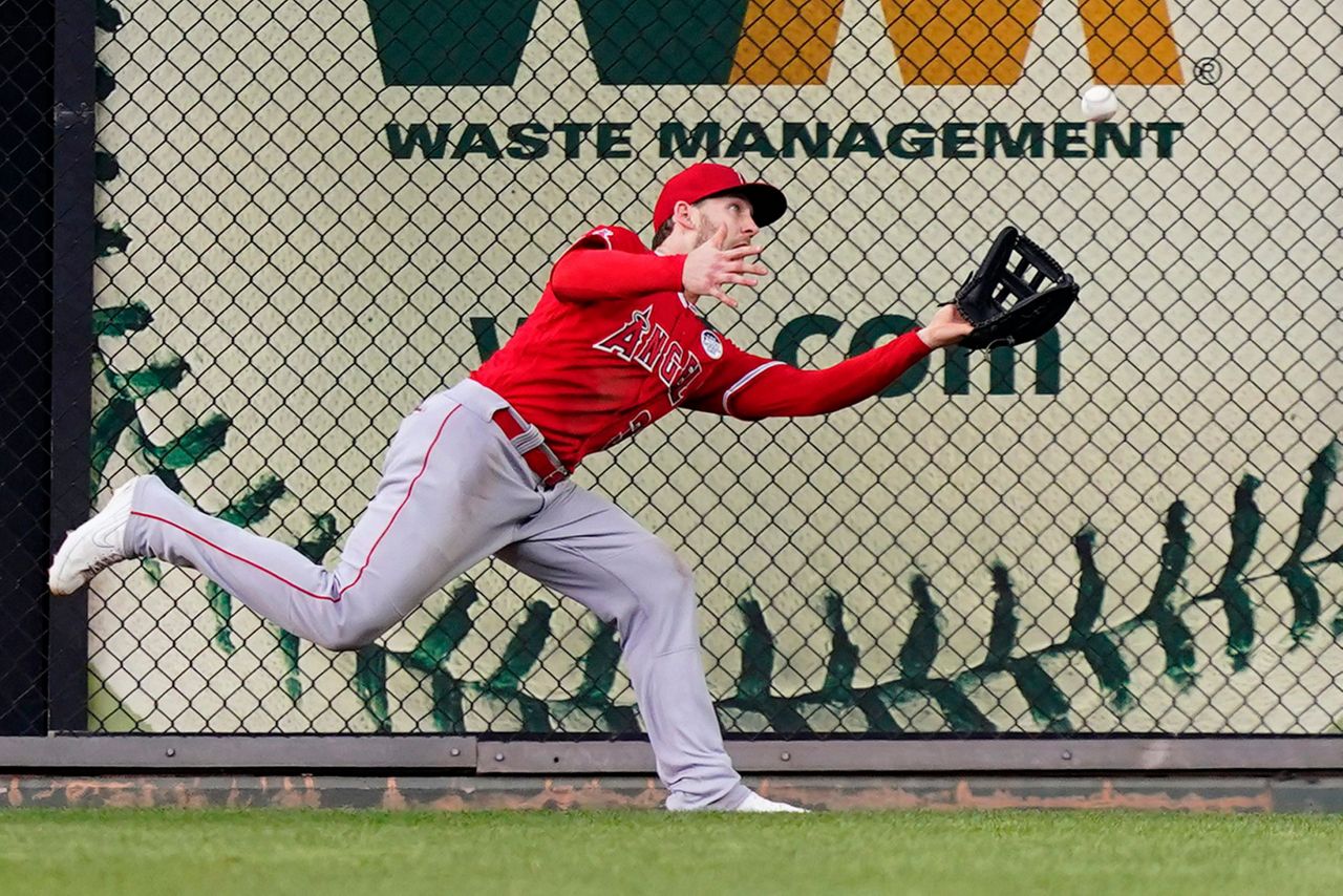 Harper, Schwarber 2 HRs, Thomson wins debut, Phils top Halos