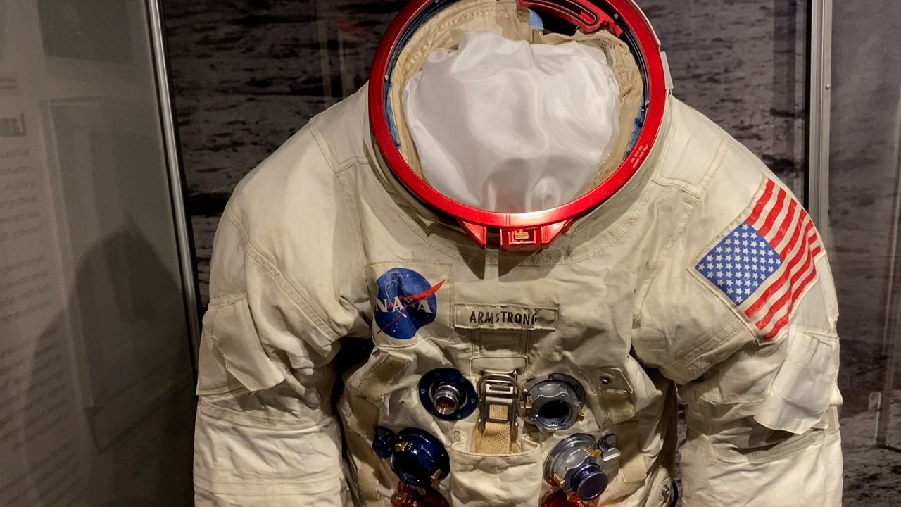 New Apollo 11 exhibit reunites Navy Frogmen