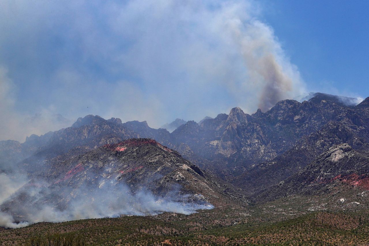 Wildfire near Tucson, Arizona, threatens hundreds of homes