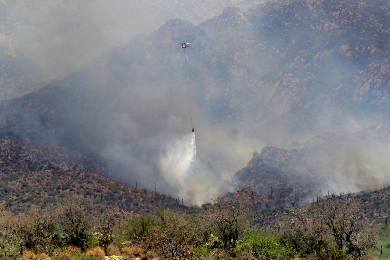 Wildfire near Tucson, Arizona, threatens hundreds of homes