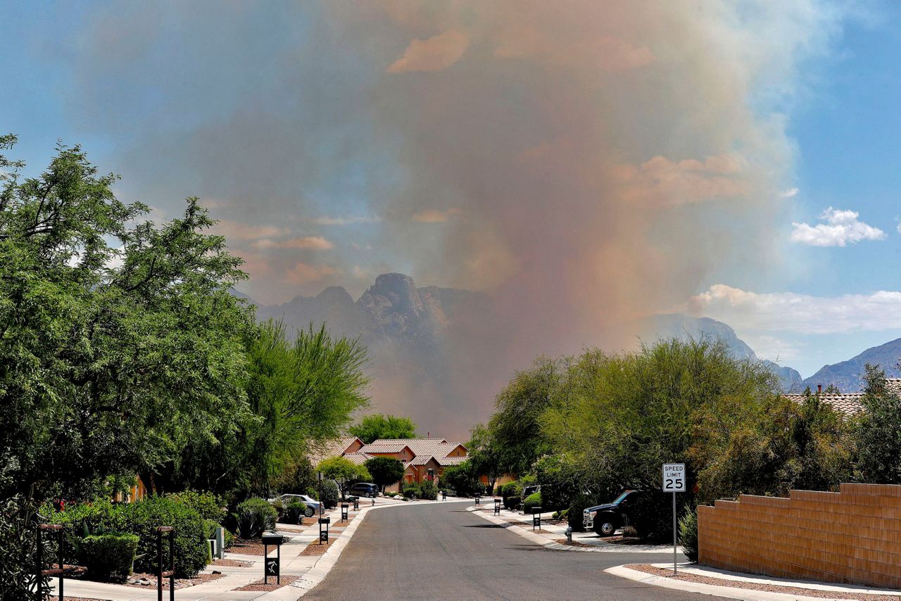 Wildfire near Tucson, Arizona, threatens hundreds of homes