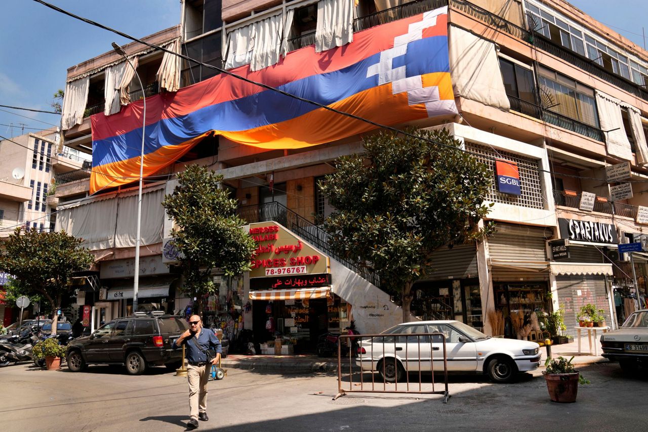 The fall of an enclave in Azerbaijan stuns the Armenian diaspora ...