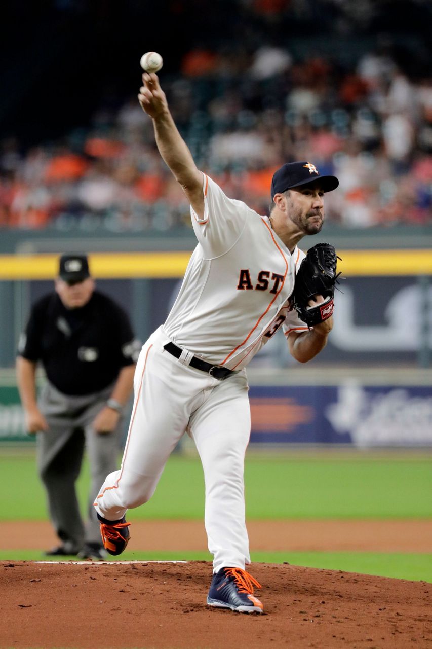 Astros beat A's 6-5 on bizarre play in 11th inning