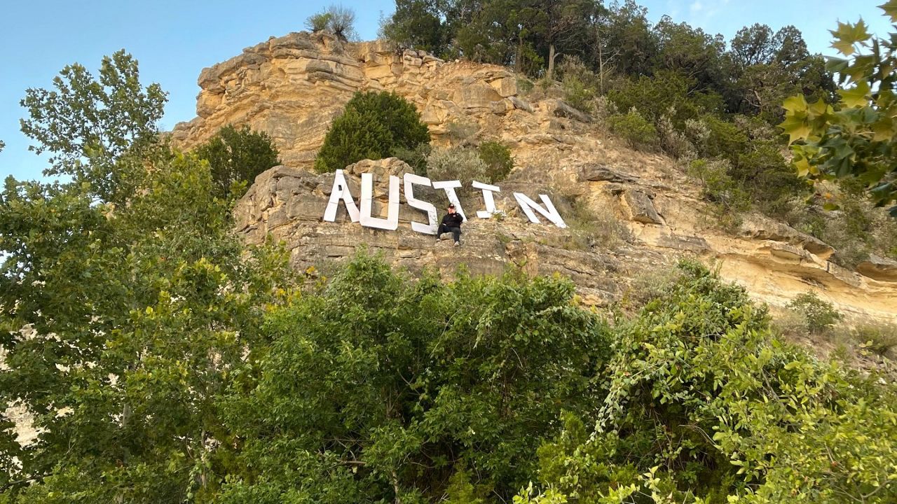 Local brings Hollywood style sign to Austinites