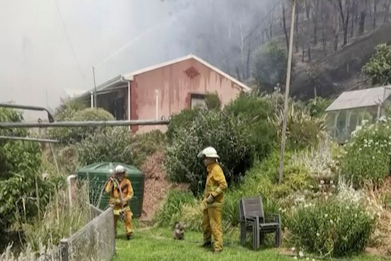 Australian PM apologizes for family vacation amid wildfires