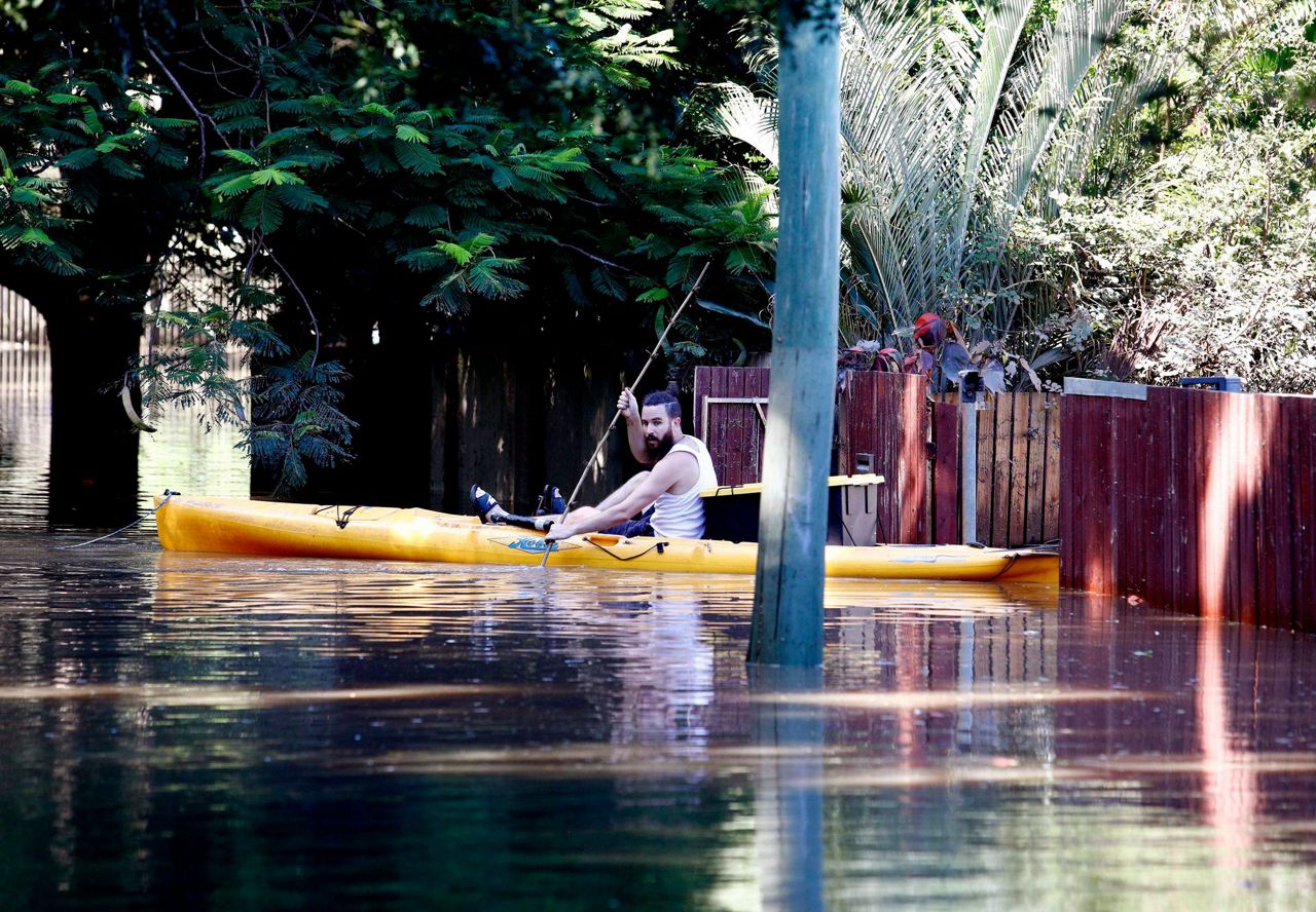 Thousands Evacuate Worst Australian Floods In Decades