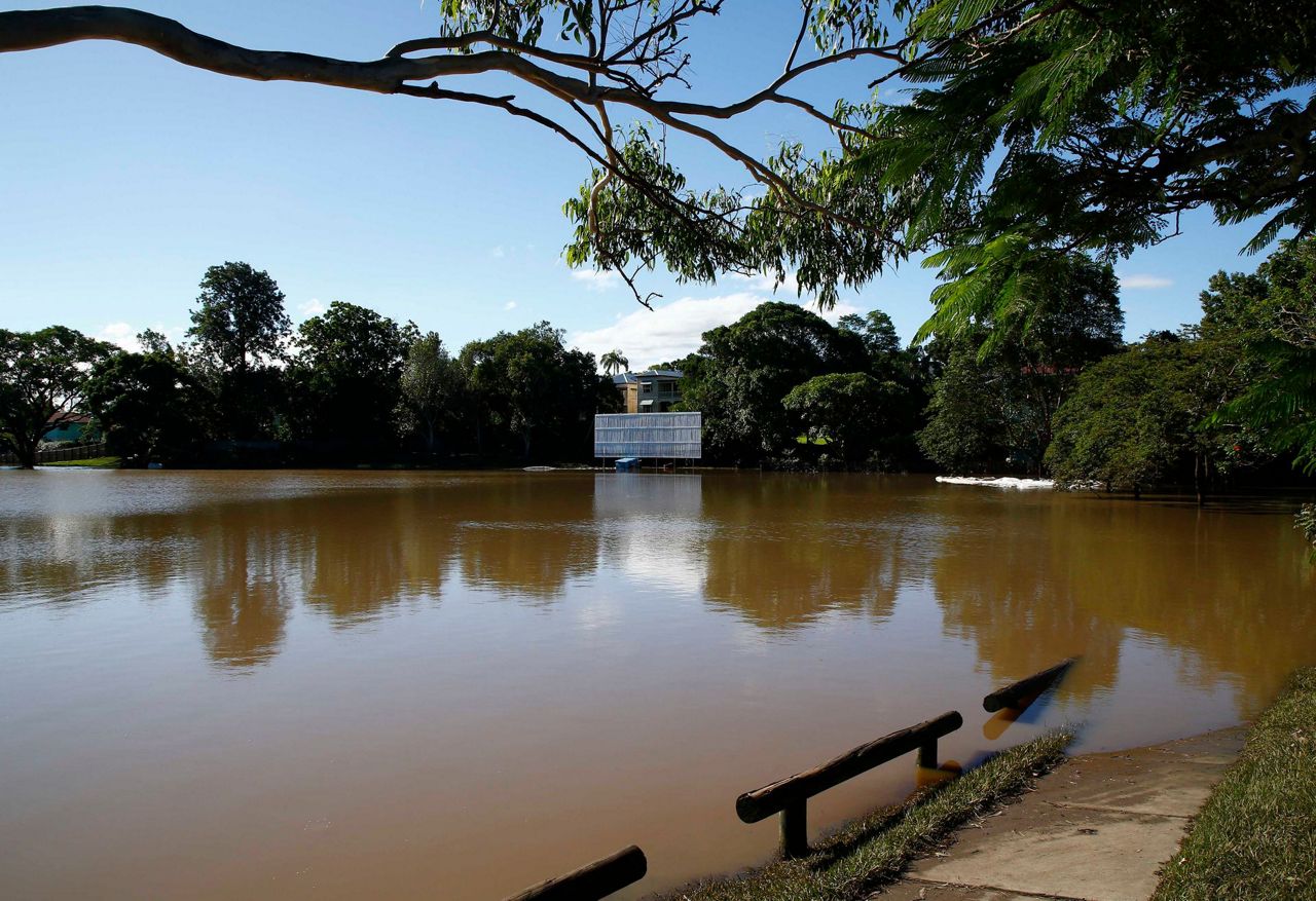 Thousands evacuate worst Australian floods in decades