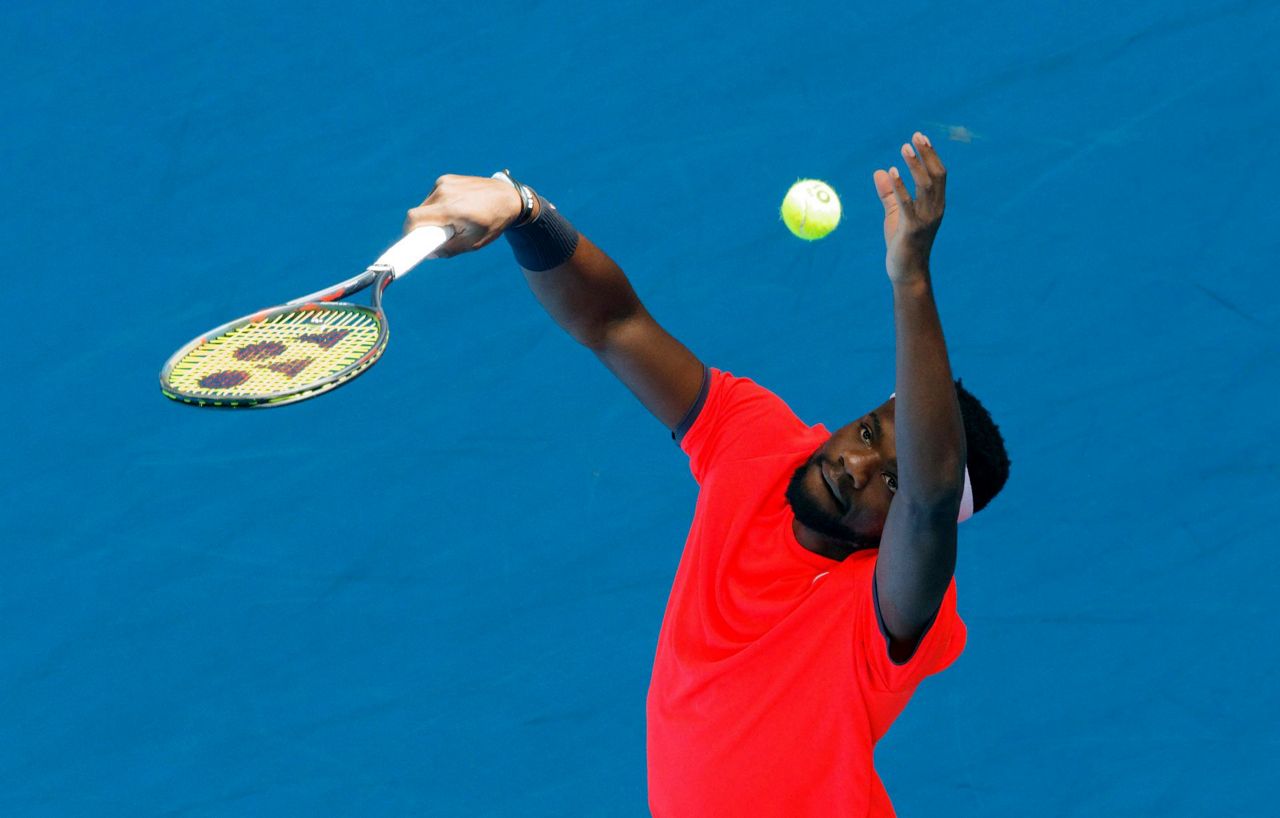 Federer wins to put Switzerland in Hopman Cup final