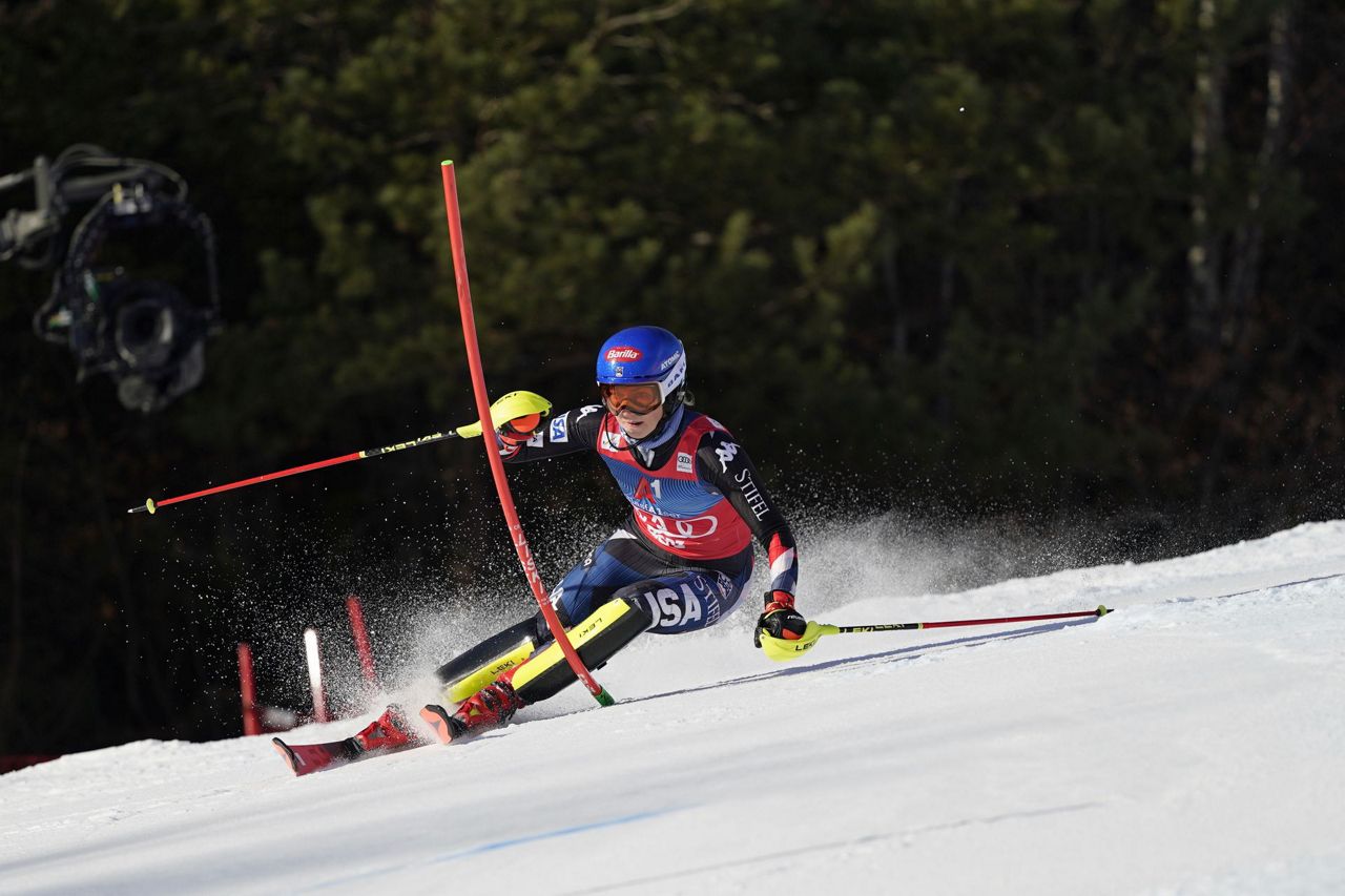 Shiffrin dominates 1st run and leads US teammate Moltzan in World Cup ...