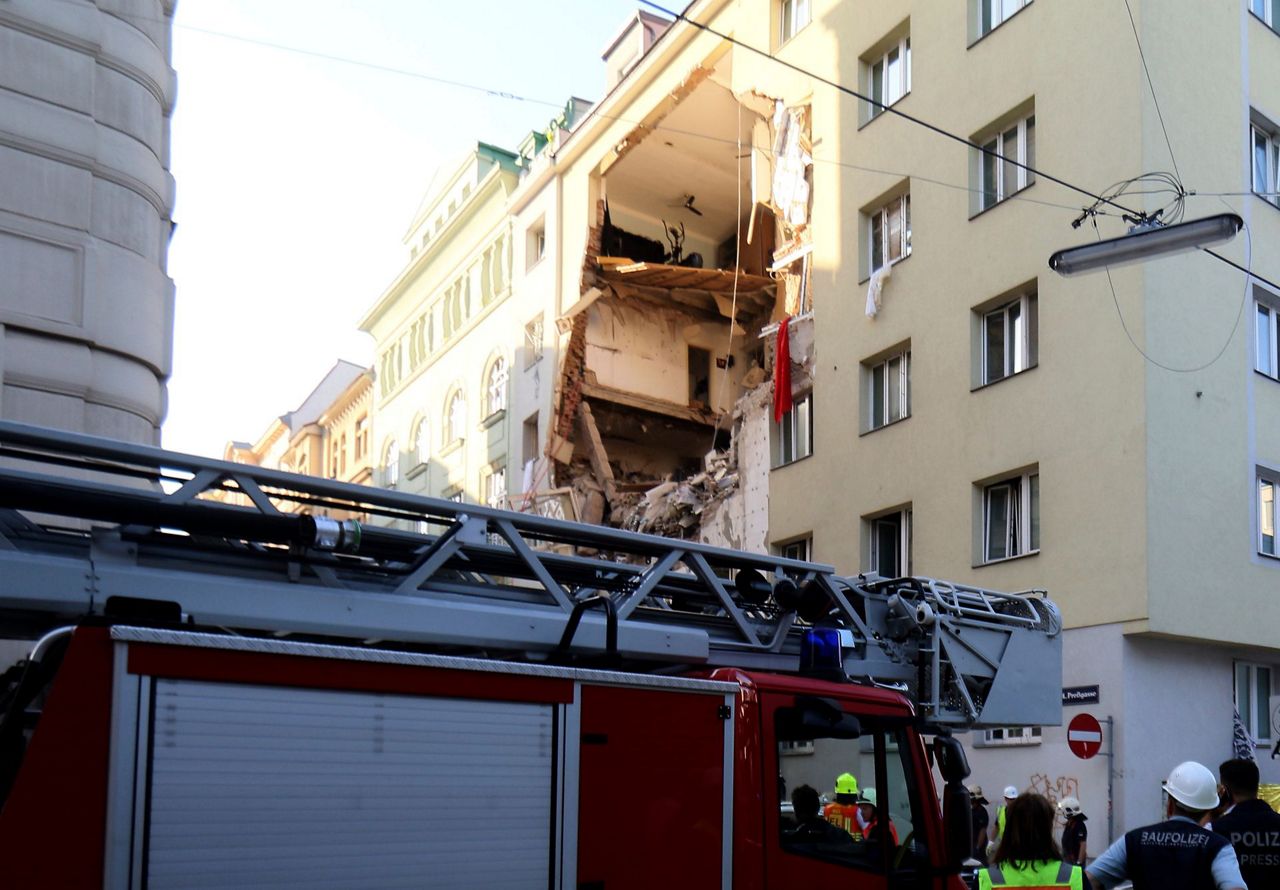 Partial building collapse in Vienna, gas explosion suspected