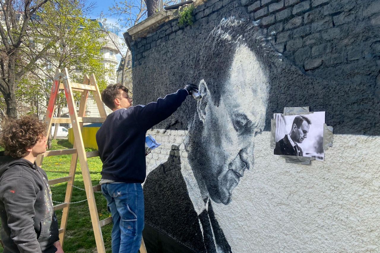 In Vienna, 2 portraits of Alexei Navalny are painted near a monument to ...