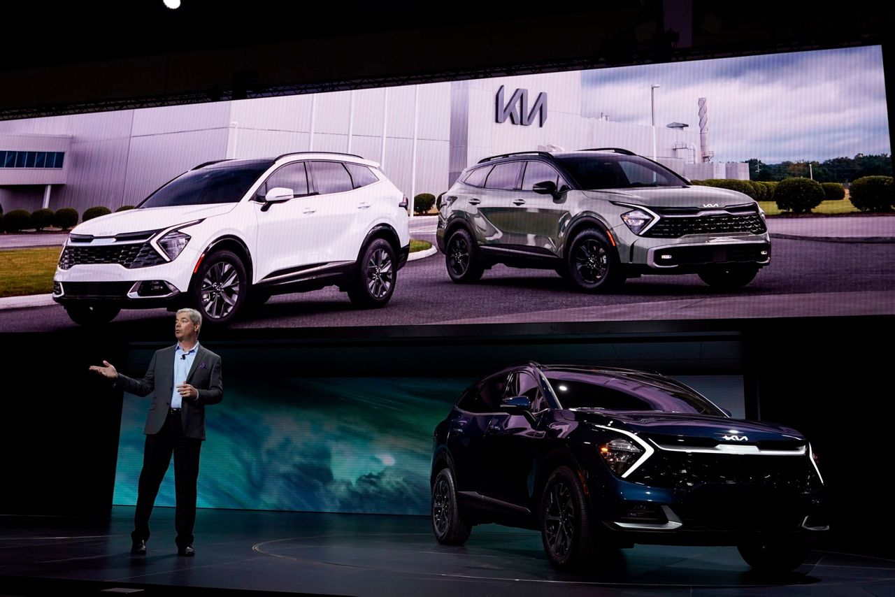 Electric vehicles get spotlight at Los Angeles Auto Show