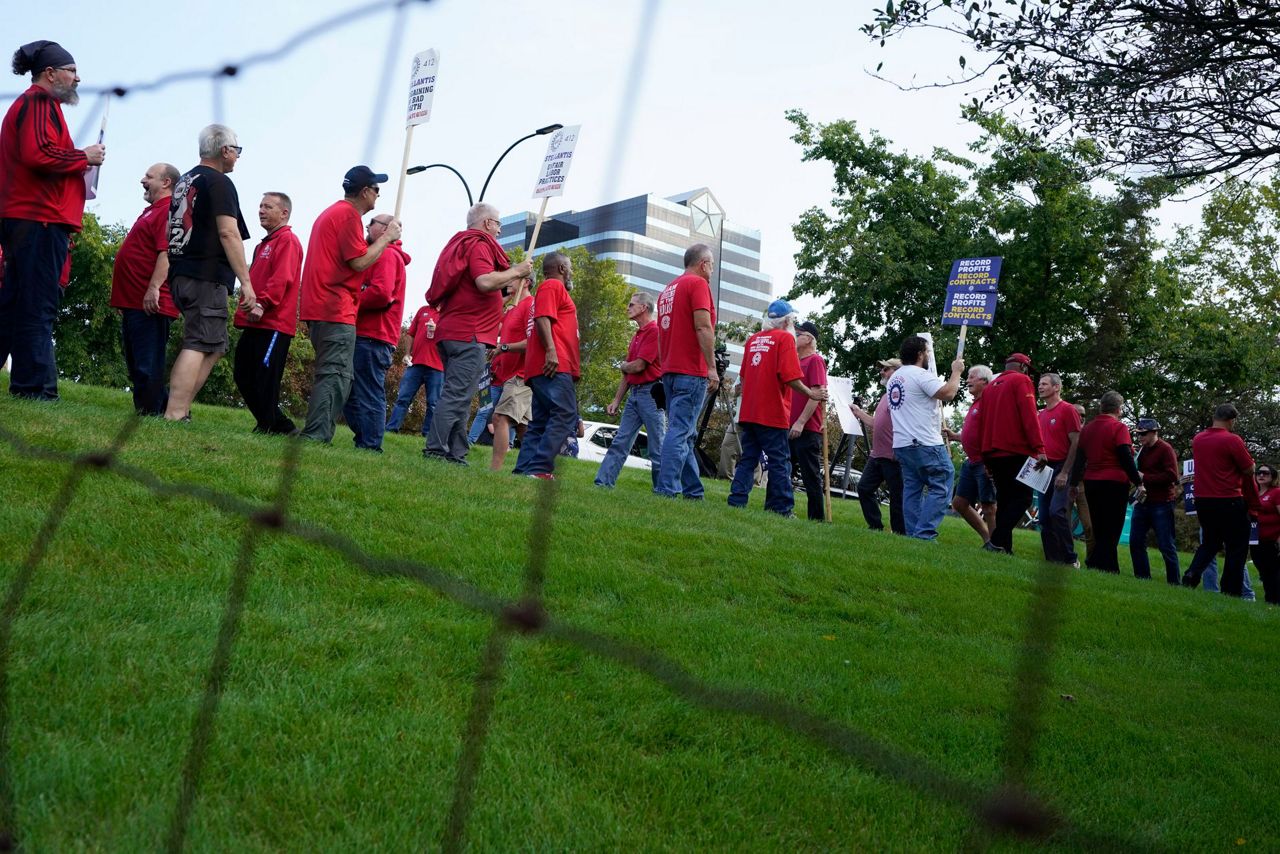 Deadline from auto workers grows closer with no sign of a deal as ...