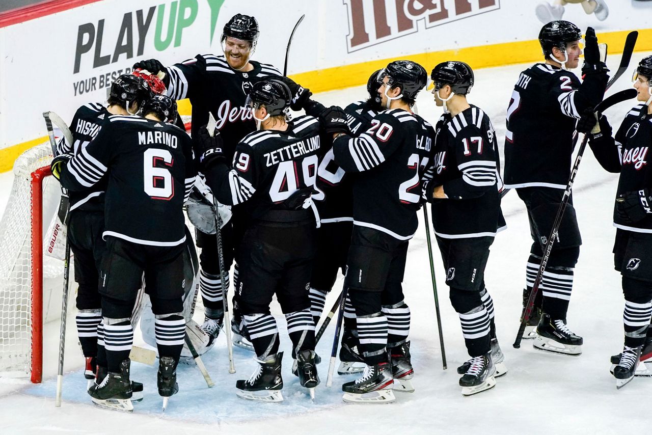 Hughes scores to back Vanecek, Devils beat Avalanche 1-0