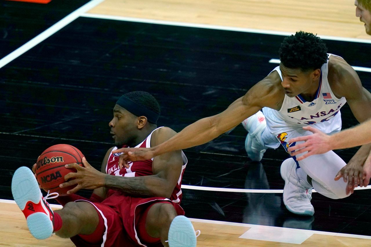 The Latest: Oklahoma's Harmon out for 2 rounds at NCAAs