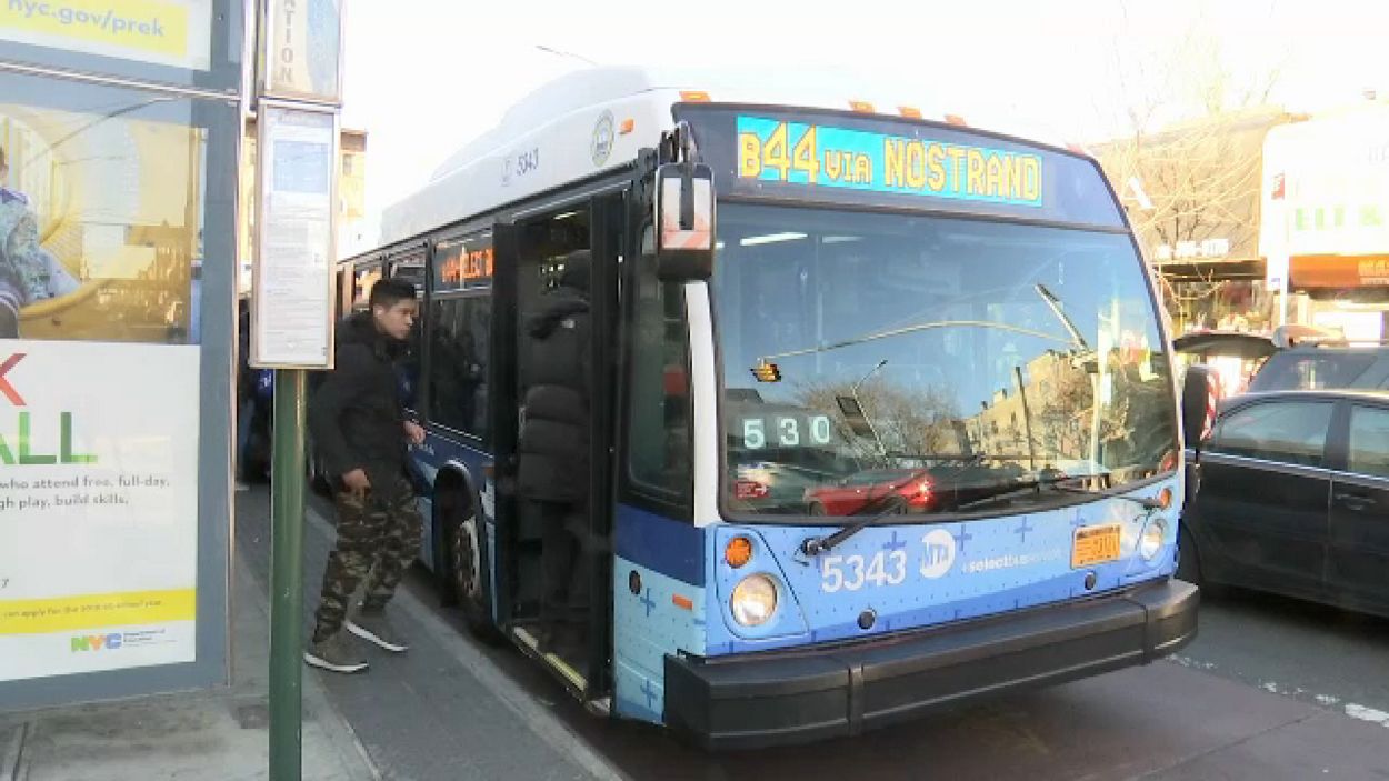 Buscan al agresor de un conductor de autobús B44 en Brookyn