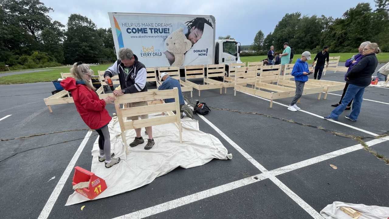 Auburn Elks Lodge builds beds for kids in need