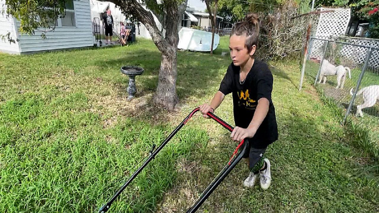 Pasco resident Waylen Newton completes 50 Yard Challenge