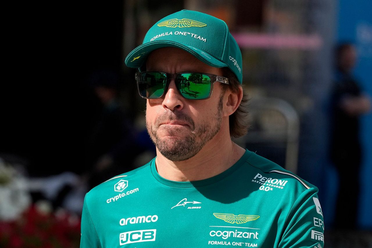 Alonso steals the show as F1 season begins in Bahrain