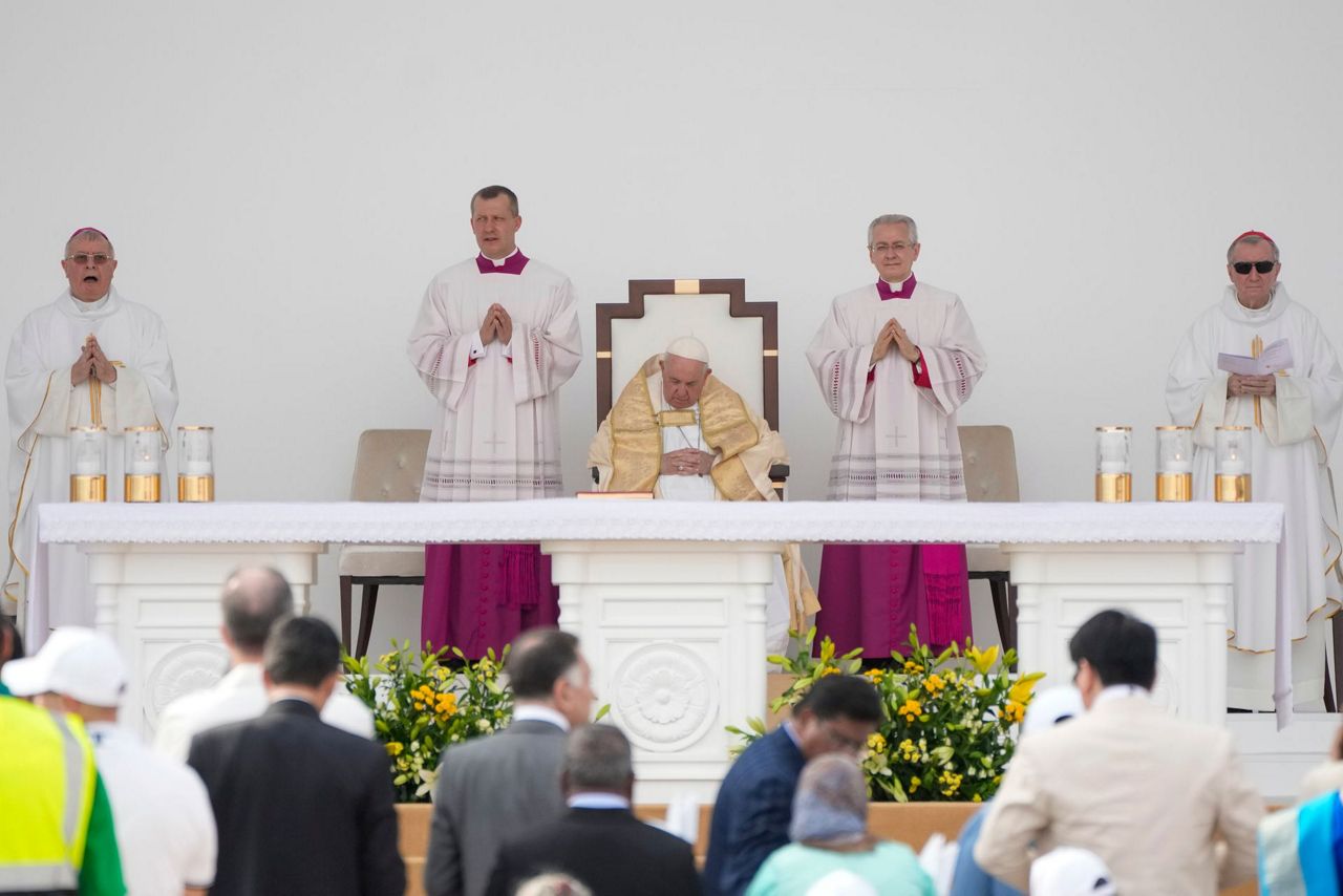 Thousands pack Bahrain national stadium for pope's main Mass