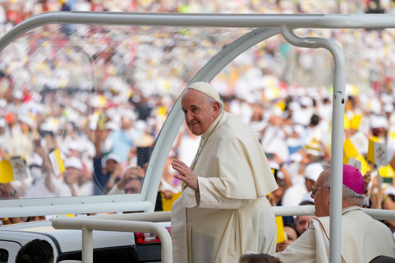 Thousands pack Bahrain national stadium for pope's main Mass