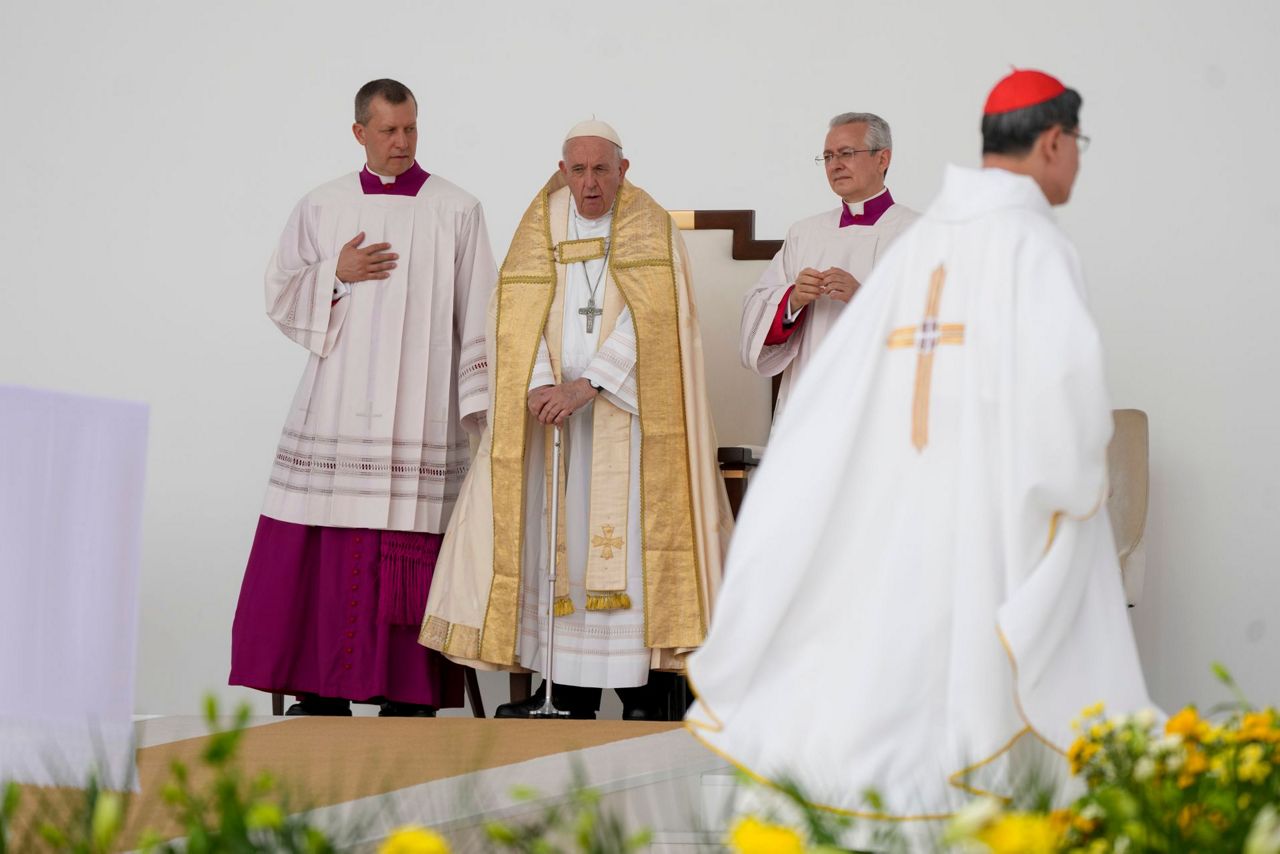 Thousands pack Bahrain national stadium for pope's main Mass