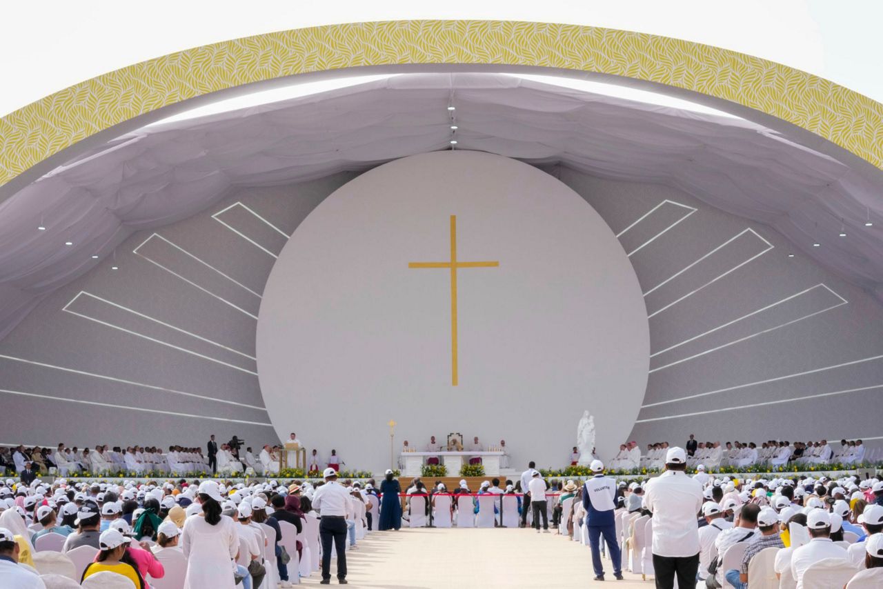 Thousands pack Bahrain national stadium for pope's main Mass