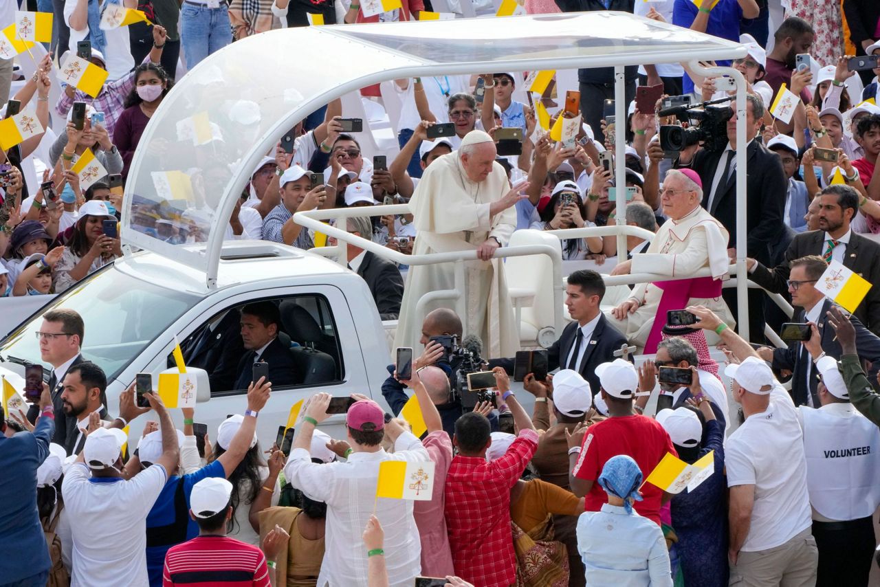 Thousands pack Bahrain national stadium for pope's main Mass