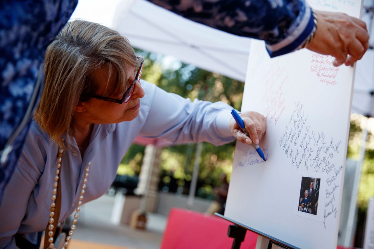 Public viewing of former first lady Barbara Bush to begin