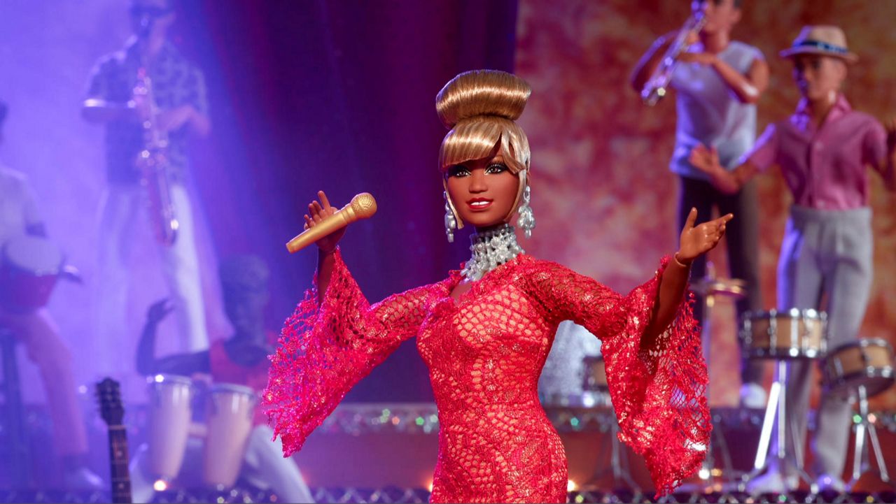 Muñeca Barbie con la figura de Celia Cruz sale a la venta