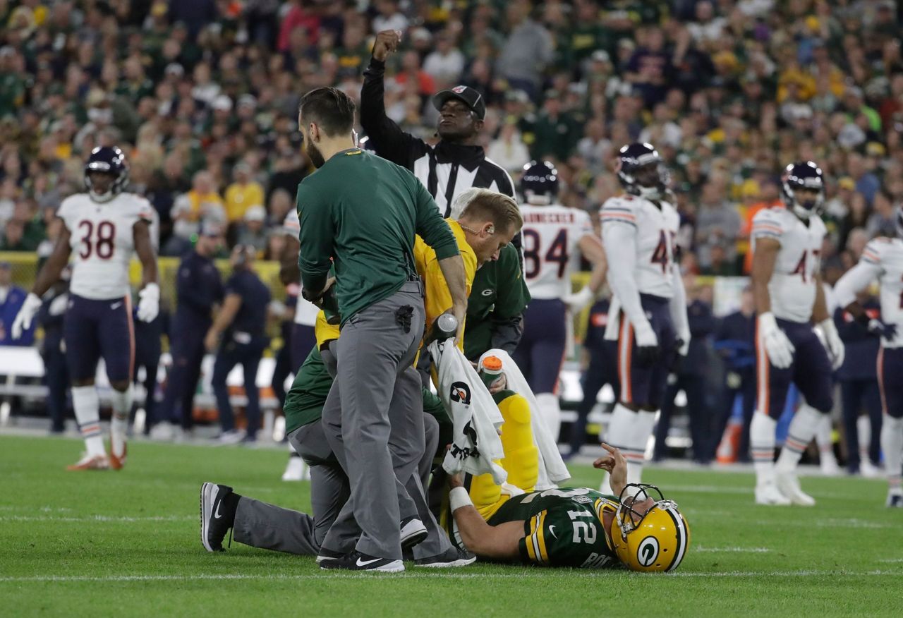 Rodgers returns from injury, Packers beat Bears 24-23