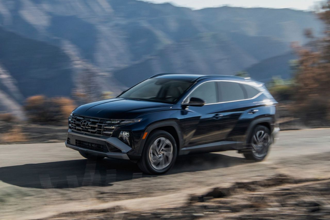 Edmunds small SUV comparison: 2026 Chevrolet Equinox vs. 2026 Hyundai ...