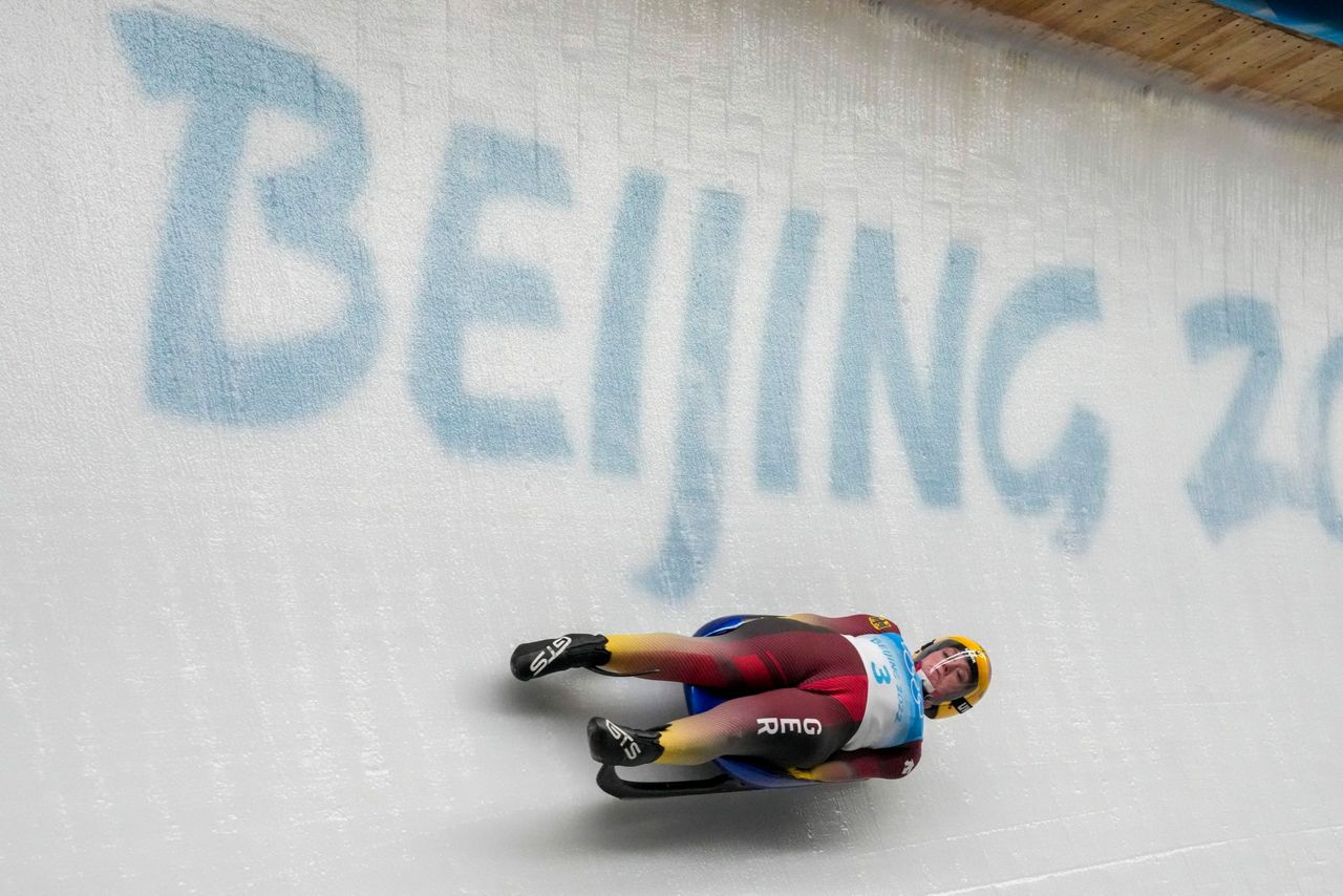 Geisenberger, once again, leads Olympic women's luge event