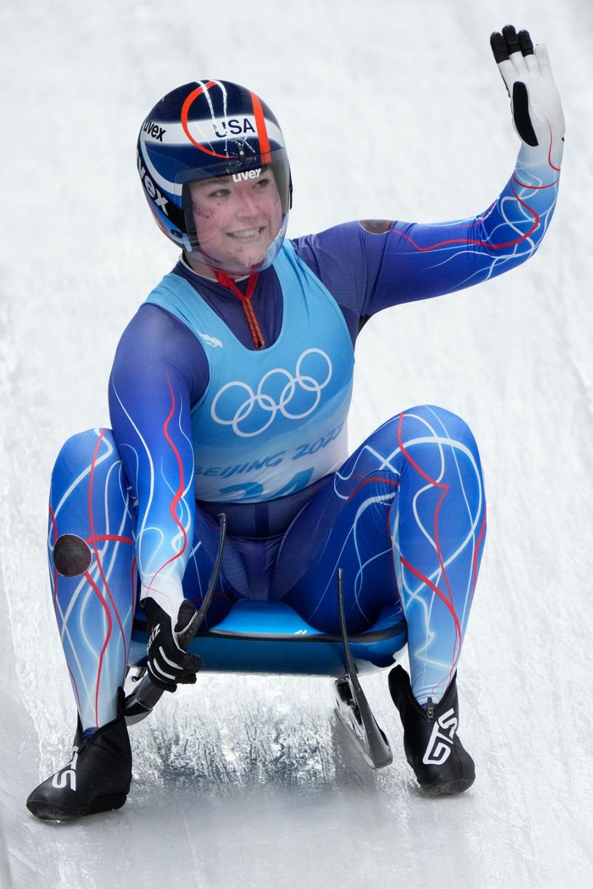 Geisenberger becomes women's luge's 1st 3-time gold medalist